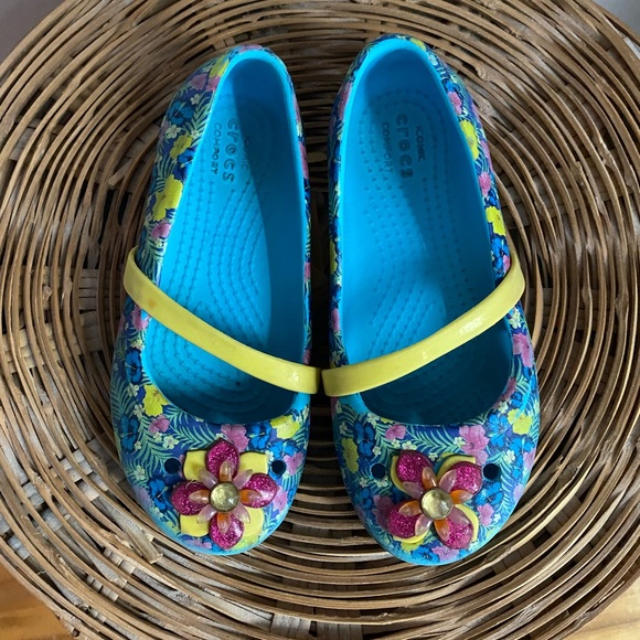 CROCS | Shoes | Crocs Kids Lina Graphic Floral Flats Shoes Blue Yellow ...